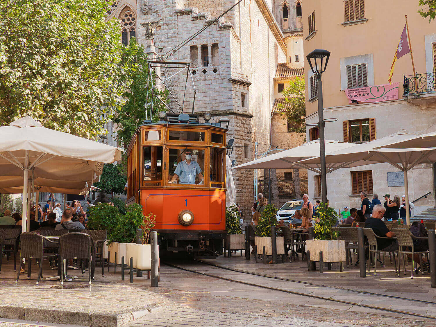 10 Best Things to Do in Palma de Mallorca | City Travel Moments